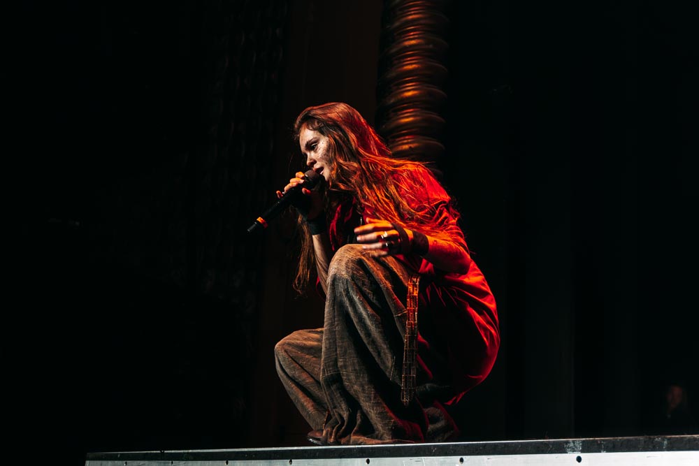 Live Gallery & Review: Sofia Isella – 27 Magazine