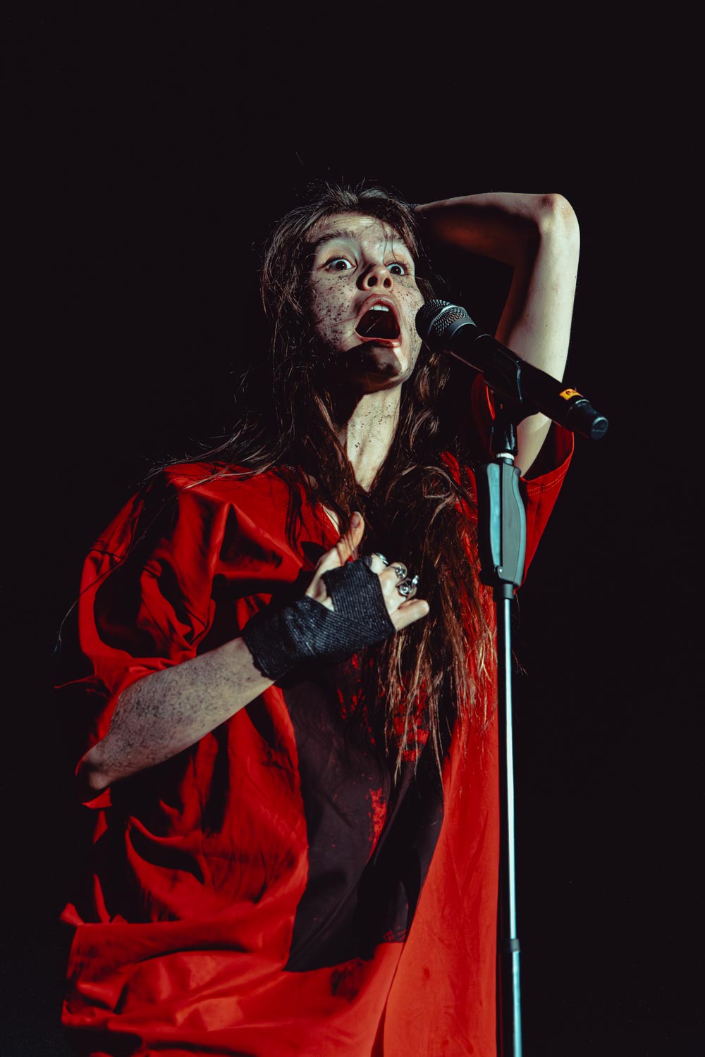 Live Gallery & Review: Sofia Isella – 27 Magazine